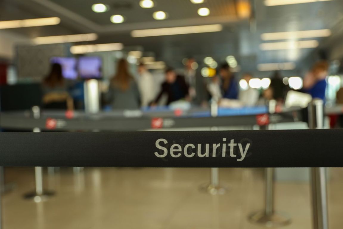 Guardie giurate armate per la sicurezza degli aeroporti - Vigilanza ...